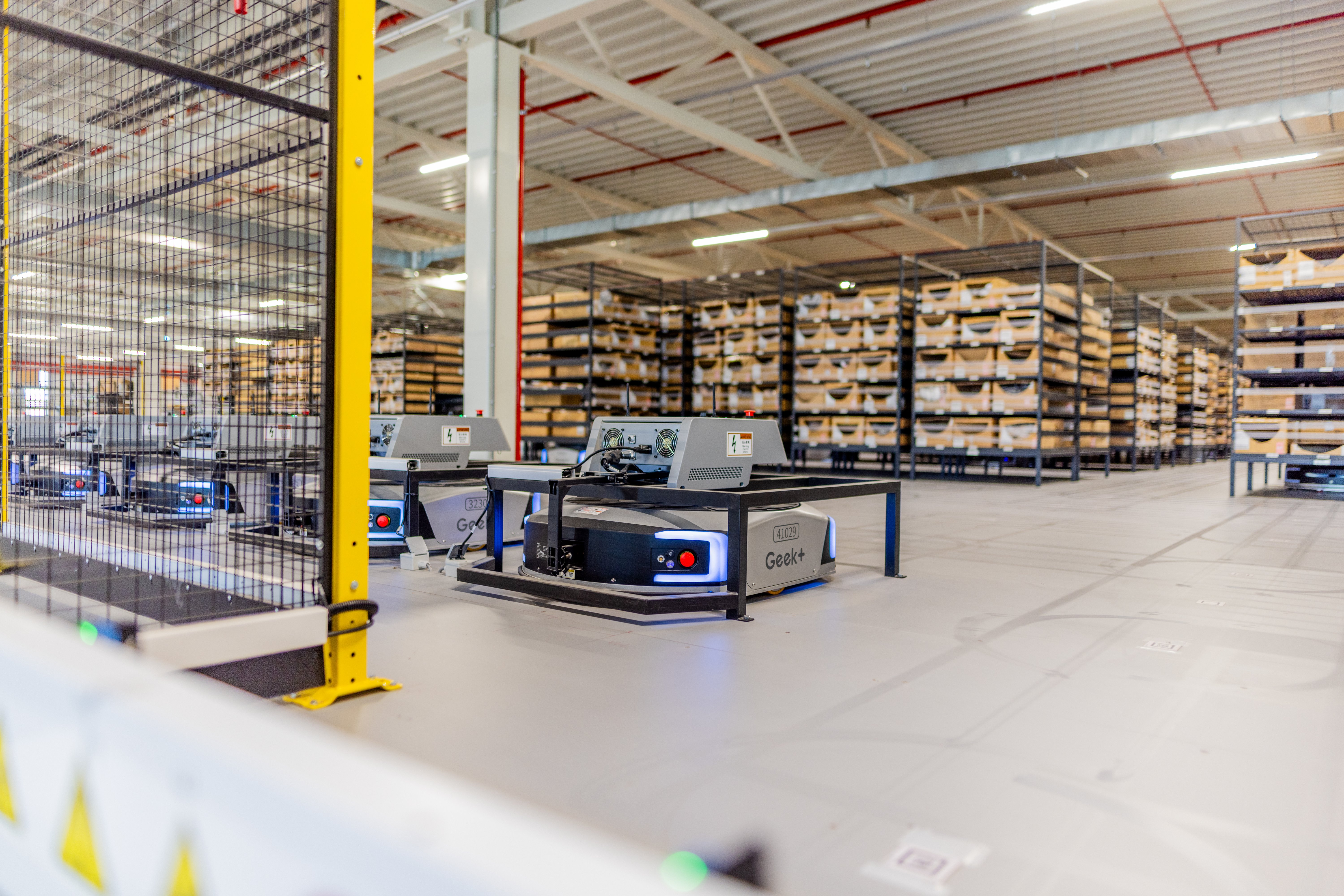 Hunkemöller boosts warehouse efficiency with Geekplus robots